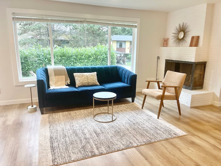 Modern And Bright 4 Beds-easy Commute To Downtown! - Seattle, WA