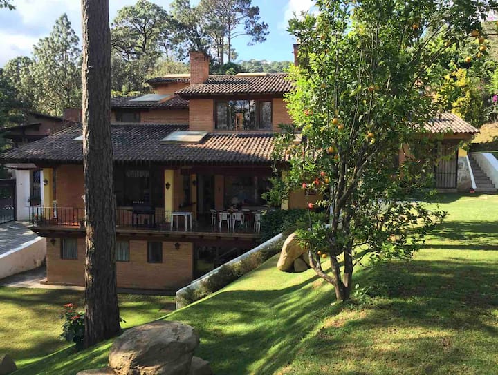 Lovely House With A Jacuzzi In Avándaro - Valle de Bravo
