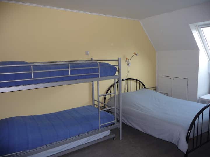 Chambre Au Silence Dans Un Quartier Résidentiel - Bruges