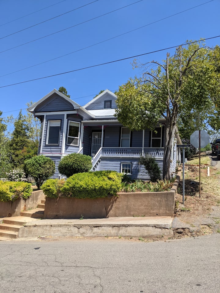 Historical Victorian With Modern Touch. Ev Charger - Sonora, CA
