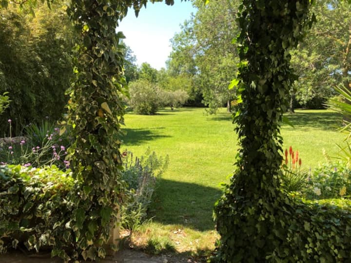 Mas "Le Maribiac " : Un Petit Coin De Paradis - Arles