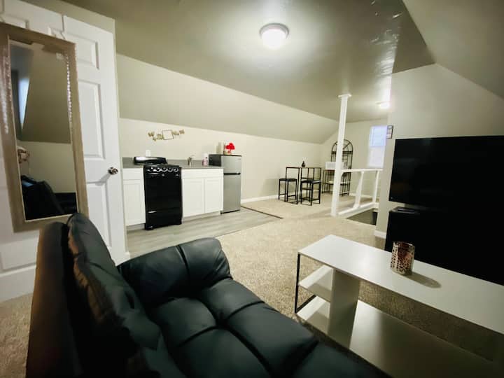Cozy, Private Entry 1bd:1ba Mil Suite @ Plaza Dist - Oklahoma City, OK