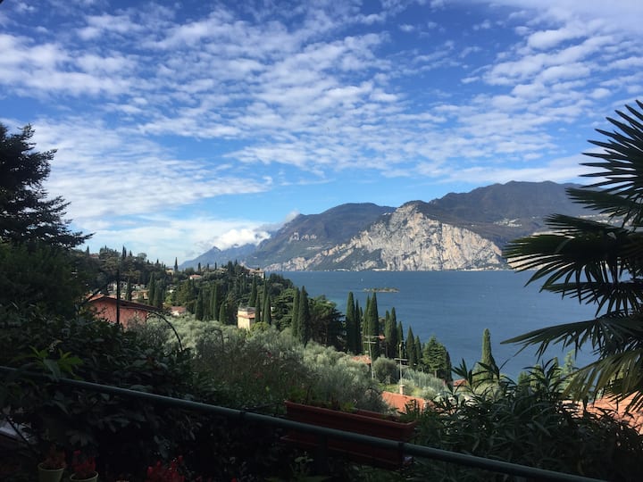 20 Pax- Malcesine- Lake View-breakfast - Malcesine