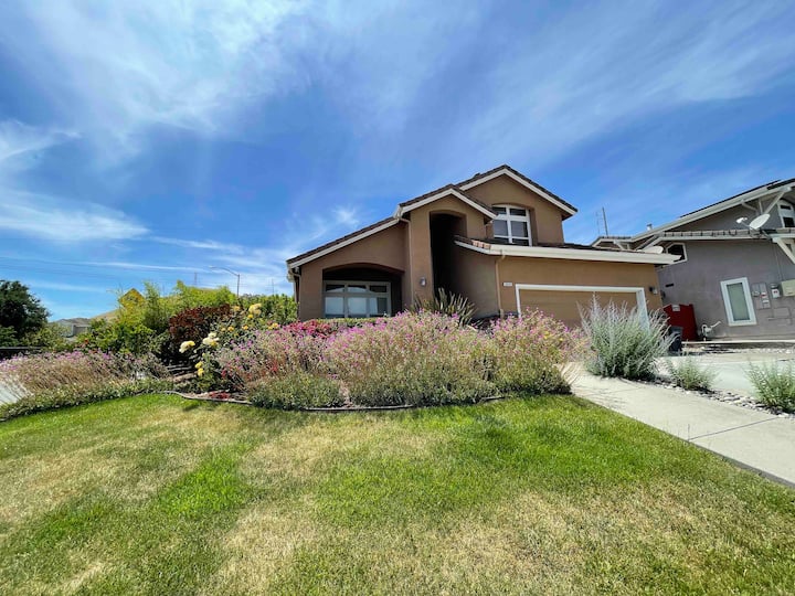 Morgan Hill Downtown Executive Single Family Home - Morgan Hill, CA