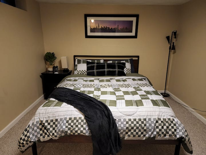 2 Bedroom Suite With Kitchenette & Pvt Bathroom. - Thornton, CO
