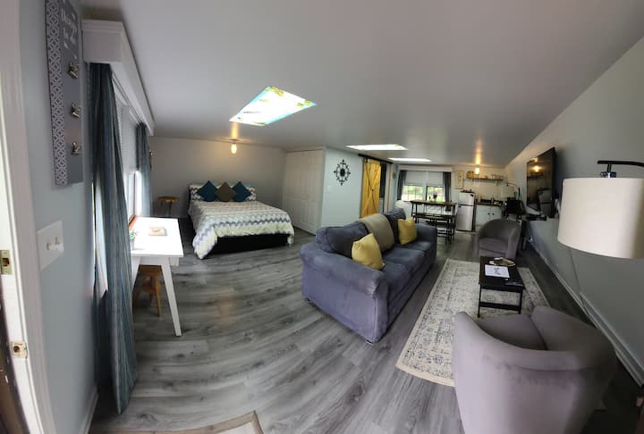 Butterfly Barn In The Smoky Mountains - Wears Valley, TN