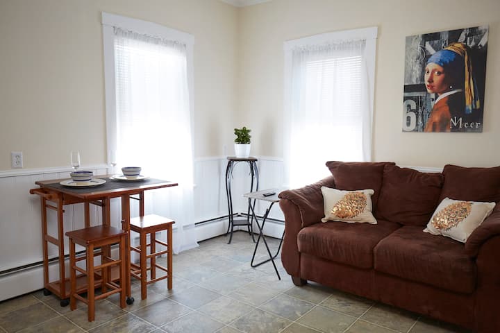 Private One Bedroom Apartment With New Bathroom - Rhode Island