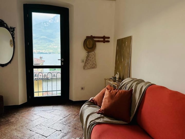 Corte Che Guarda Il Lago Di Como - Mandello del Lario