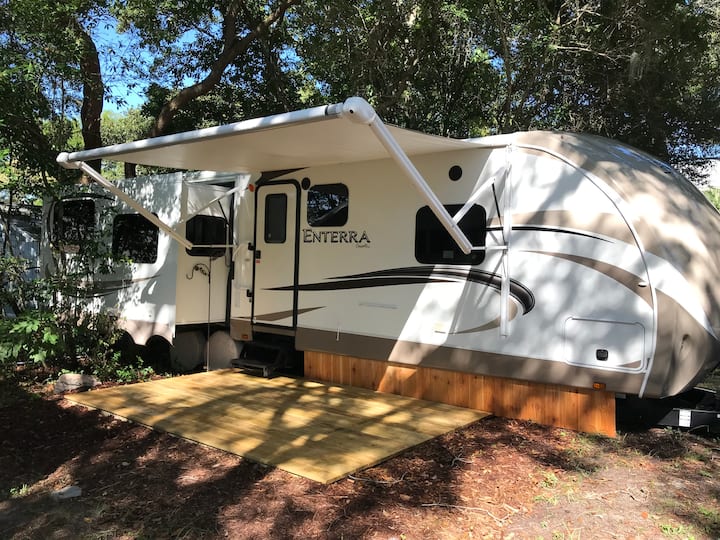 Cozy Rv Camper In Heart Of Fort Walton Beach - Fort Walton Beach, FL