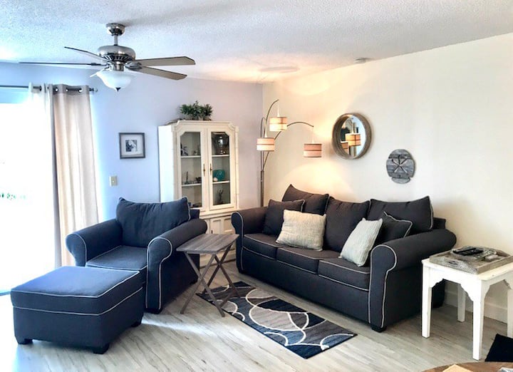 Beachy Blue,2 Htd Pools, Steps To Beach, Wifi, Gym, Piers, Park,johns Pass Shops - South Pasadena, FL