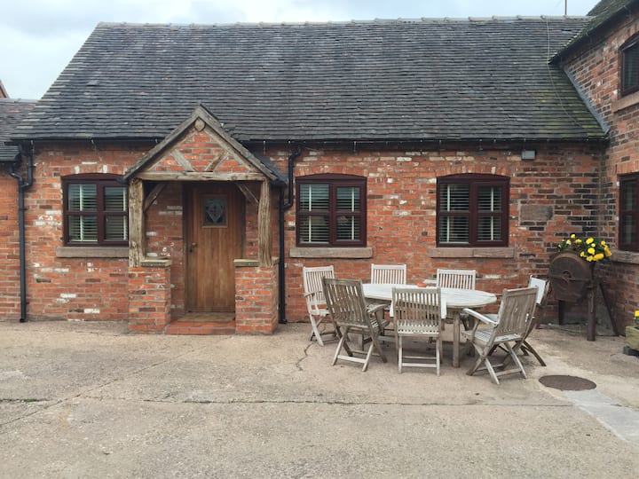 Converted Stable At Domvilles Farm Guest House - Waterworld, Stoke-on-Trent