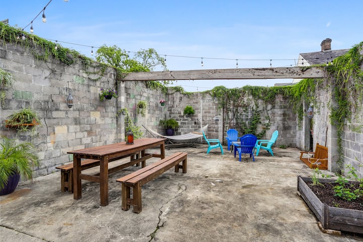 3br Shotgun | 5 Min To French Quarter |Courtyard - Metairie, LA