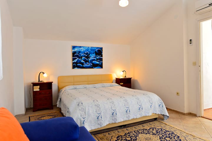 Terrace Apartment "Marta" - Vis