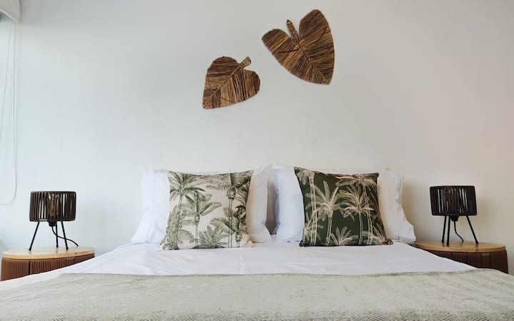 Local Chic & Central 2br. Rooftop Pool. - Cartagena, Colombia