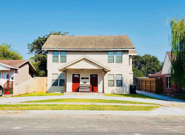 Townhome Near Cole Park And Downtown(first Floor) - Corpus Christi, TX