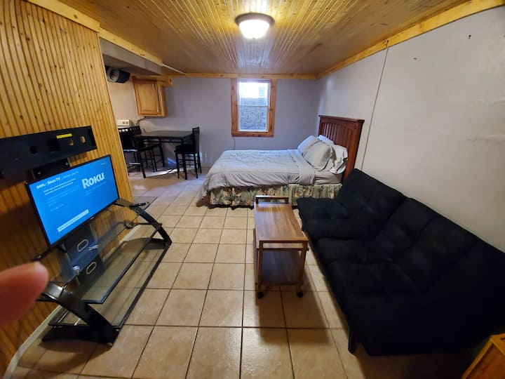 Studio In Peacefull Neighborhood, Huge Yard - South Dakota