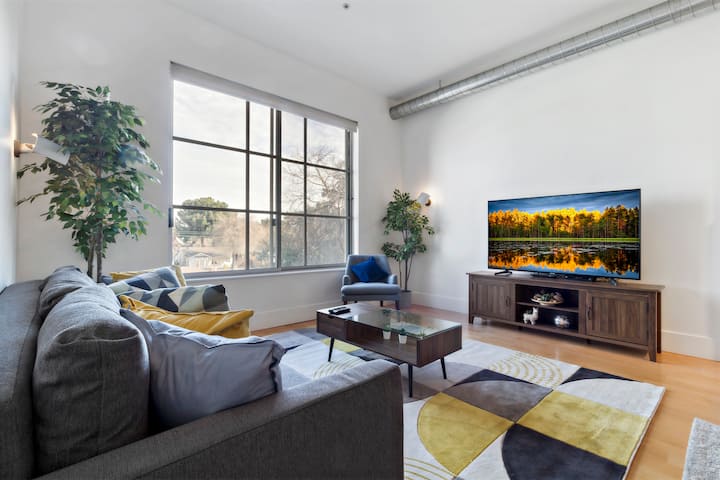 ⭐️On Santana Row! New Entire Condo! Self-check-in✅ - Campbell