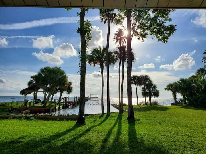 Peaceful Haven Waterfront 4suitesnasa+bioluminesce - Titusville, FL