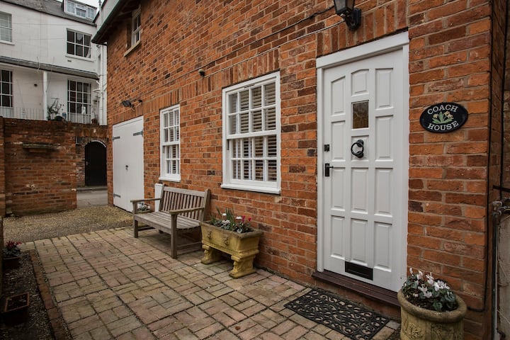 The Coach House, Back Montpellier Terrace, - Cheltenham