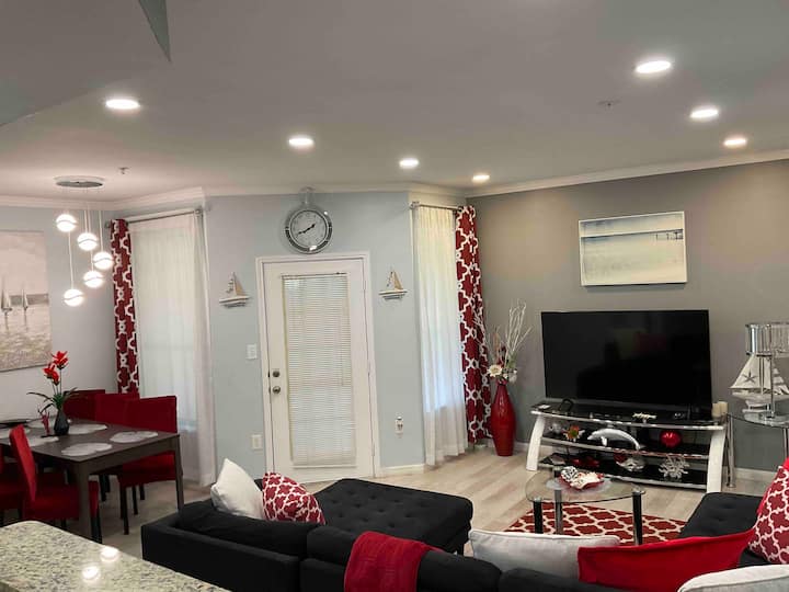 Beautiful Ground Floor Condo Renovated In October 2020 In Avalon Complex - Clearwater, FL