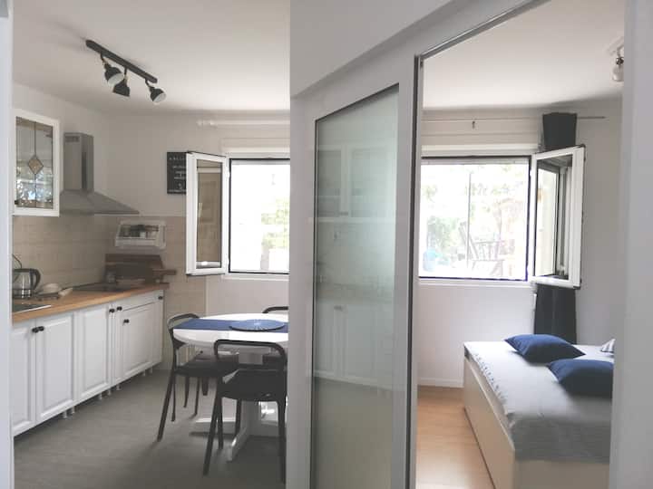 J2 Studio Apartment - Komiža