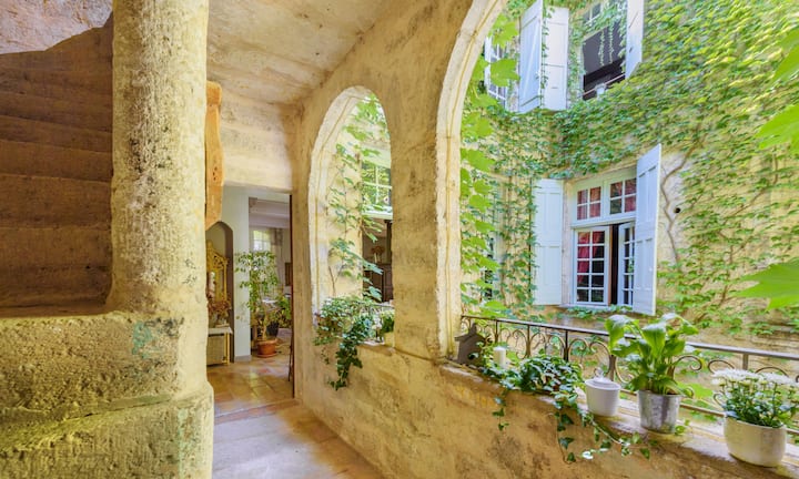 Hôtel Particulier Du 18eme Siècle - Pézenas