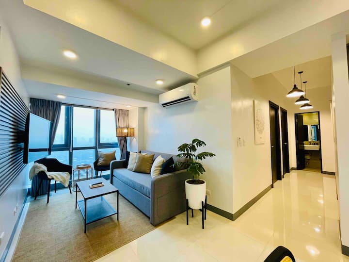 3br Luxury Penthouse + Parking +  Dog Friendly - Quezon City