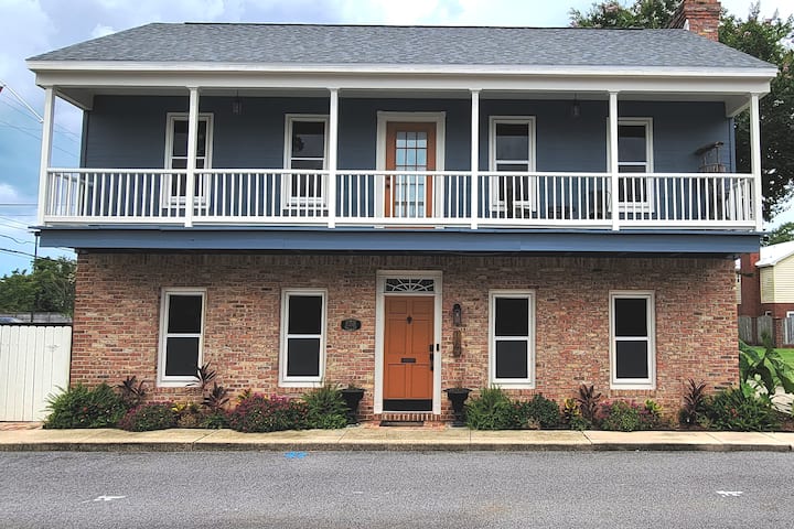 "Two Blocks" 3 Bdrm Home In The Historic District! - Pensacola, FL