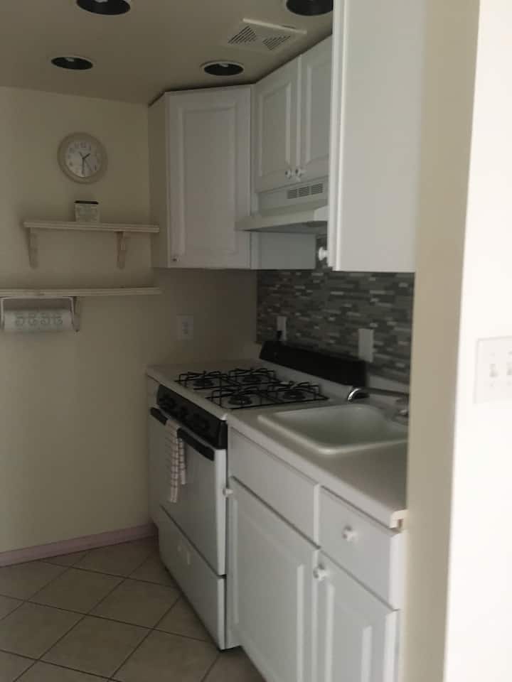 21 - Studio Suite With Kitchen - Palm Springs, CA