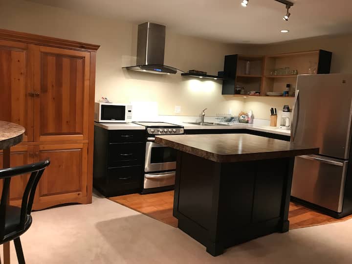 Enjoy Our Spacious And Modern Garden Studio! - Squamish