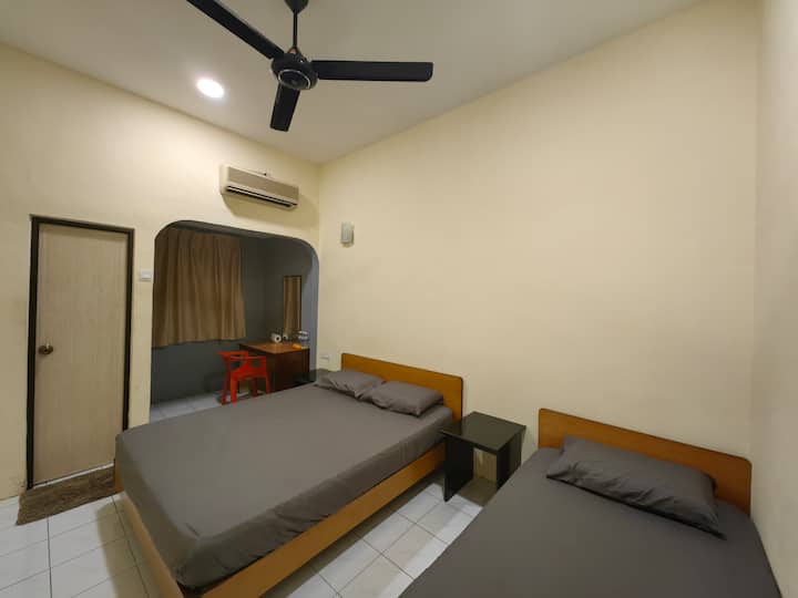 Cozy Room In Parit Jawa Muar - Muar