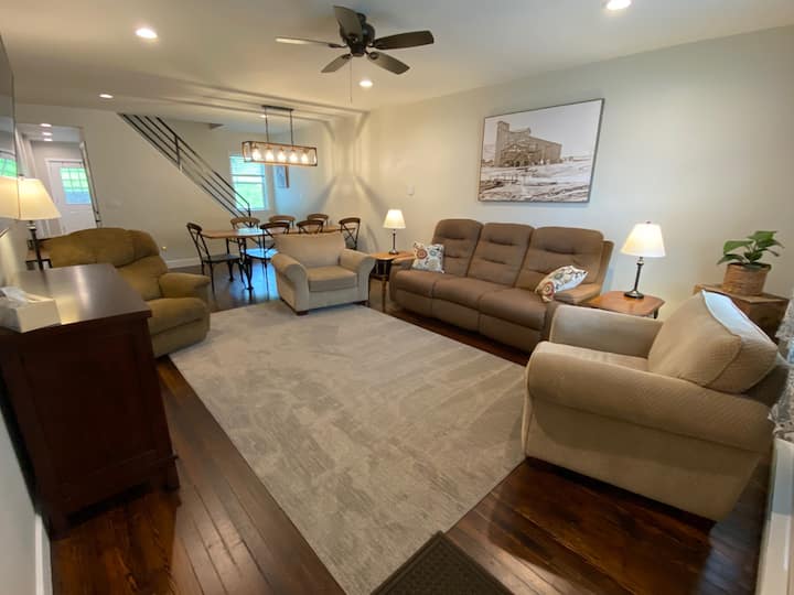 Recently Updated 3br/2ba Townhome; Great Location! - Pottsville, PA