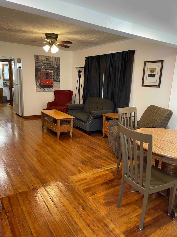 Homey 2-bedroom With Free Parking - 링컨