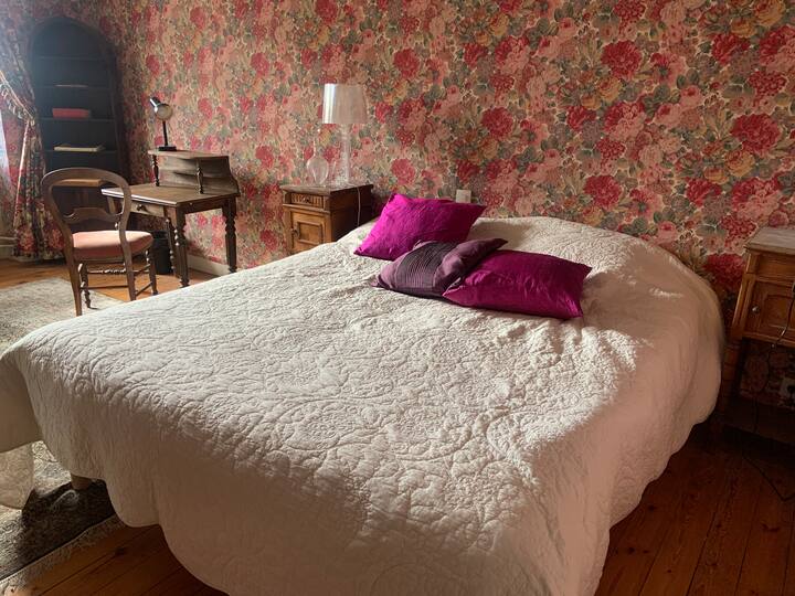 La Cour Du Liege: Chambre Fleurie Au Manoir - La Flèche