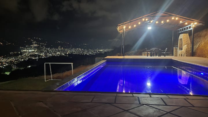 A plot with a beautiful view of Bucaramanga and a swimming pool ...