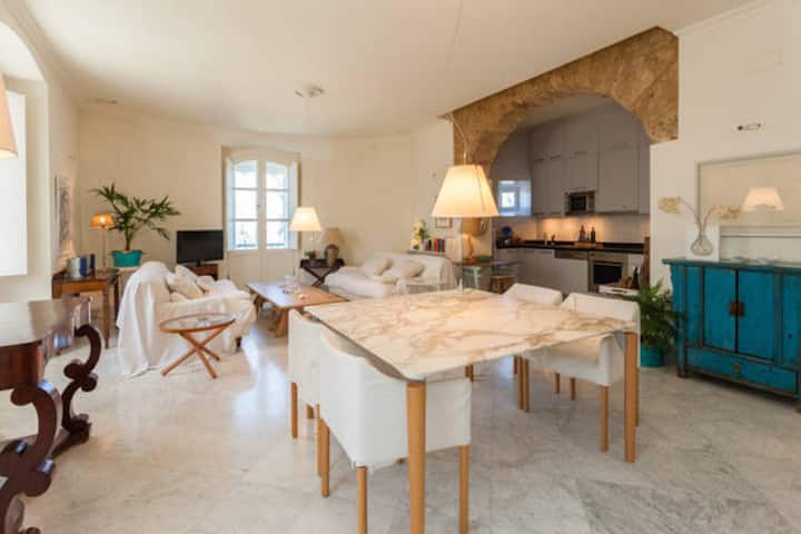 Piso En El Casco Histórico Con Vistas A La Bahía - Cádiz