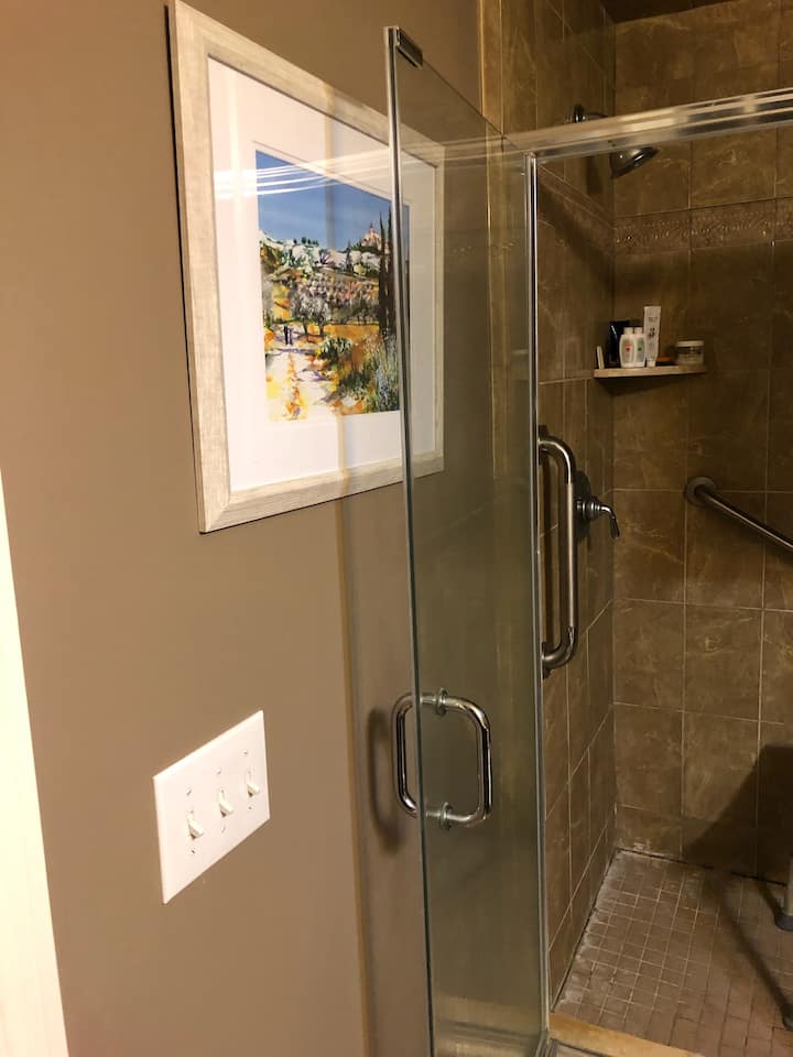 Beautiful One Floor Open Apartment - Fairfield, CT