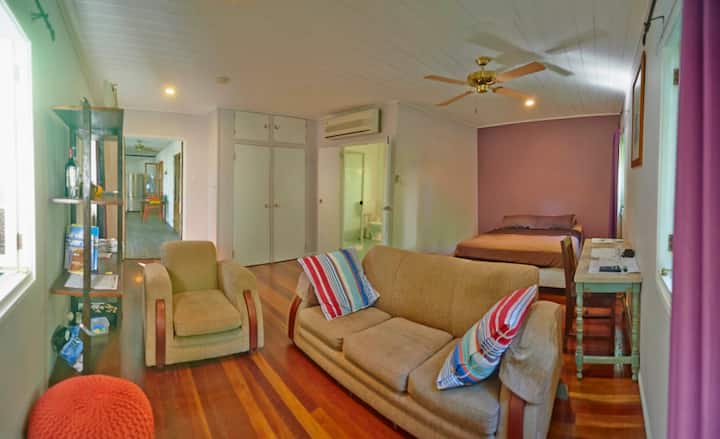 Classic "Queenslander" In Cbd, Townsville (6) - Townsville