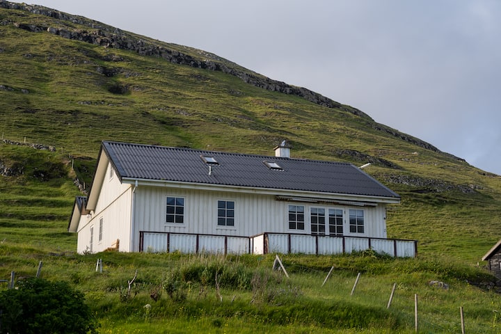 Spacious House With Panoramic Views In Húsavík - Îles Féroé