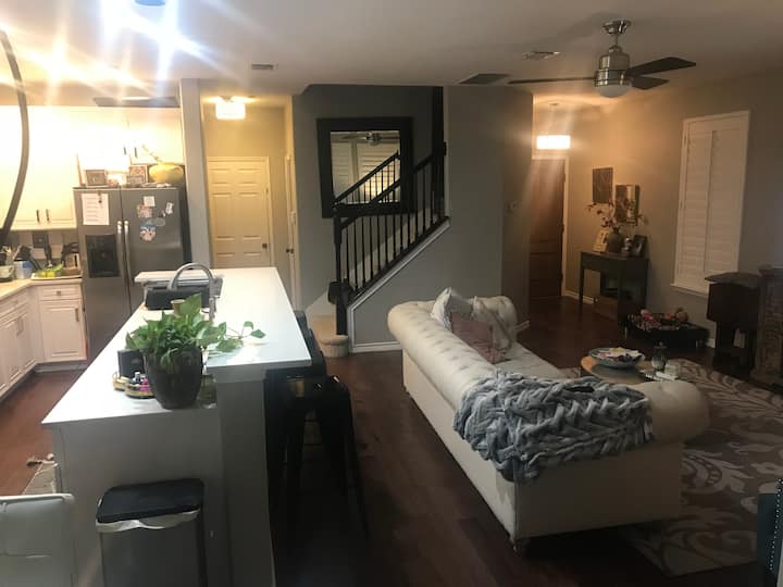 3 Bed Townhome Mins Away From Legacy West Shopping - The Colony, TX