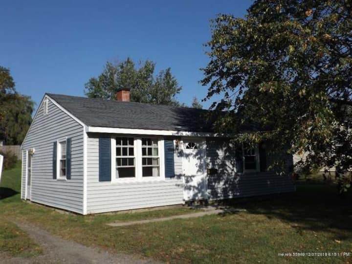 Cozy Private Bangor Gardens Home Long Term Stays - Bangor, ME