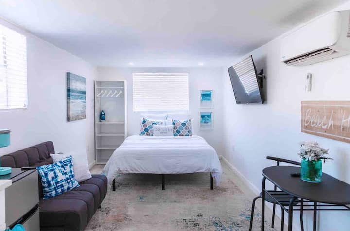 Cozy Modern Studio With Private Entrance - North Miami Beach