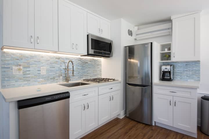 Beverly Hills Modern Newly Renovated Guesthouse - Beverly Hills, CA