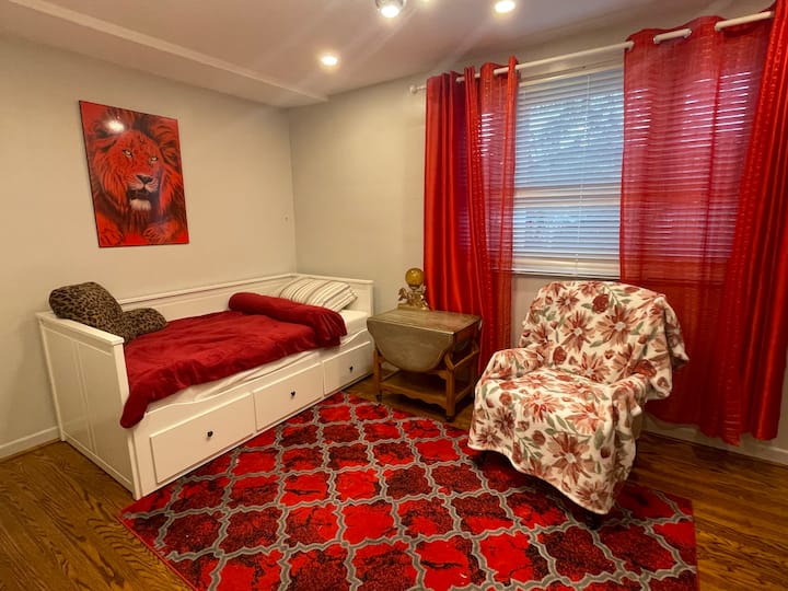 Cozy Private Loft Near Pearson Airport - 256