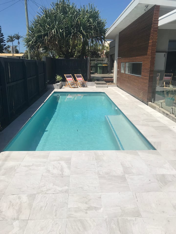 Mooloolaba: 4 Bedroom Home With Pool - Maroochydore