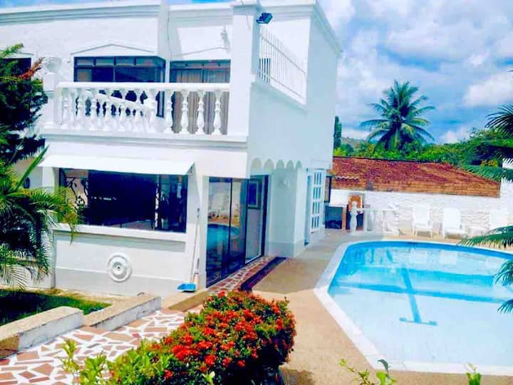 Casa Con Piscina Privada Ideal Grupos 5 Min Centro - Melgar