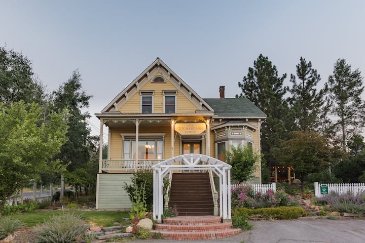 Gorgeous Historic Victorian - Walk To Downtown Truckee! Central To Ski Resorts! - Lake Tahoe