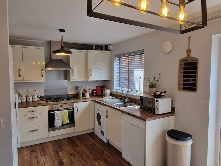 Lavender House, 3 Bedroom House, Private Parking - Wymondham