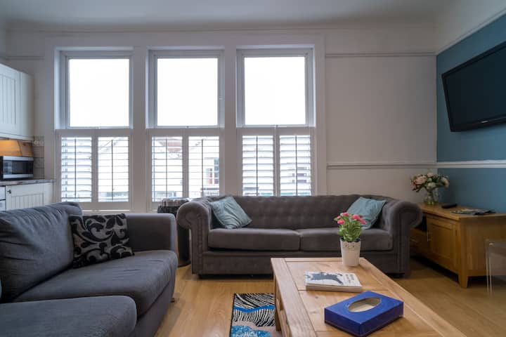 Newly Refurbished, Stylish, Urban 3 Br Apartment - Filton