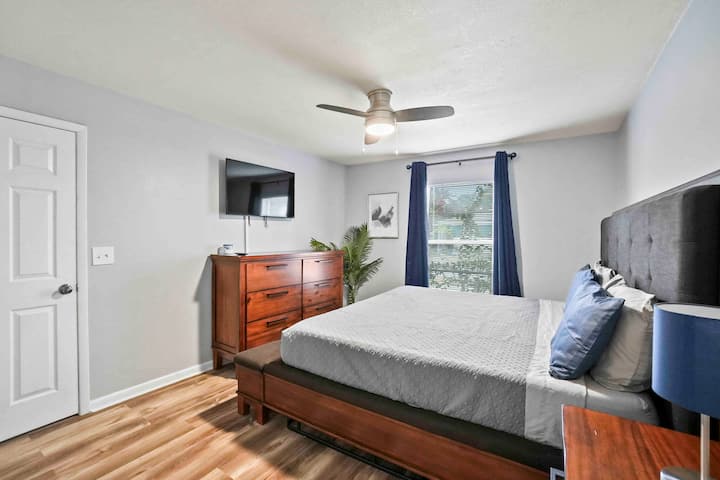 Comfort & Convenience: 3br/2ba King Bed - Tampa, FL